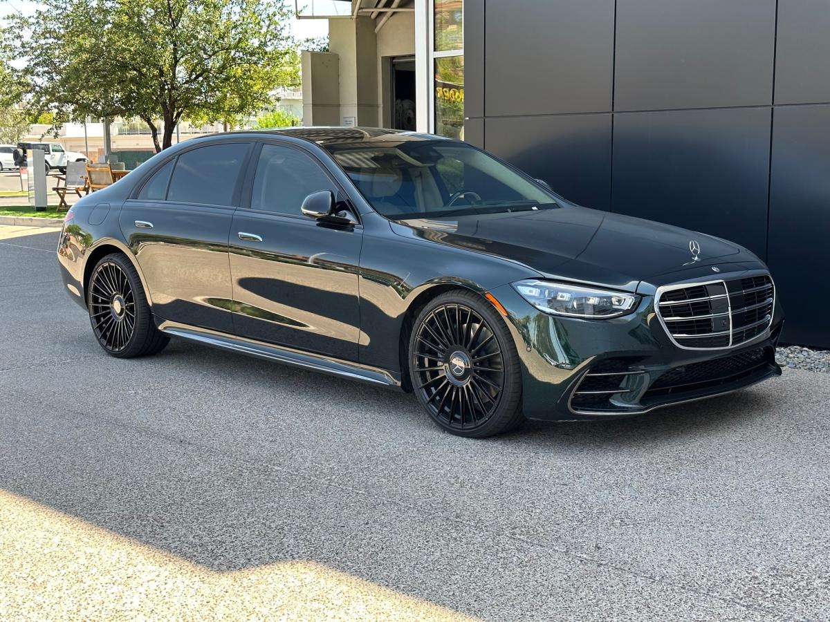 22 inch Vossen HF-8 Gloss Black on a 2023 Mercedes Benz S580 | Element Wheels