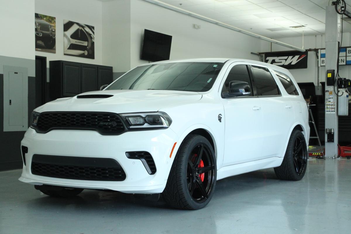 Staggered 22 Inch Velgen Light Weight Classic5 V2 in Gloss Black on a ...